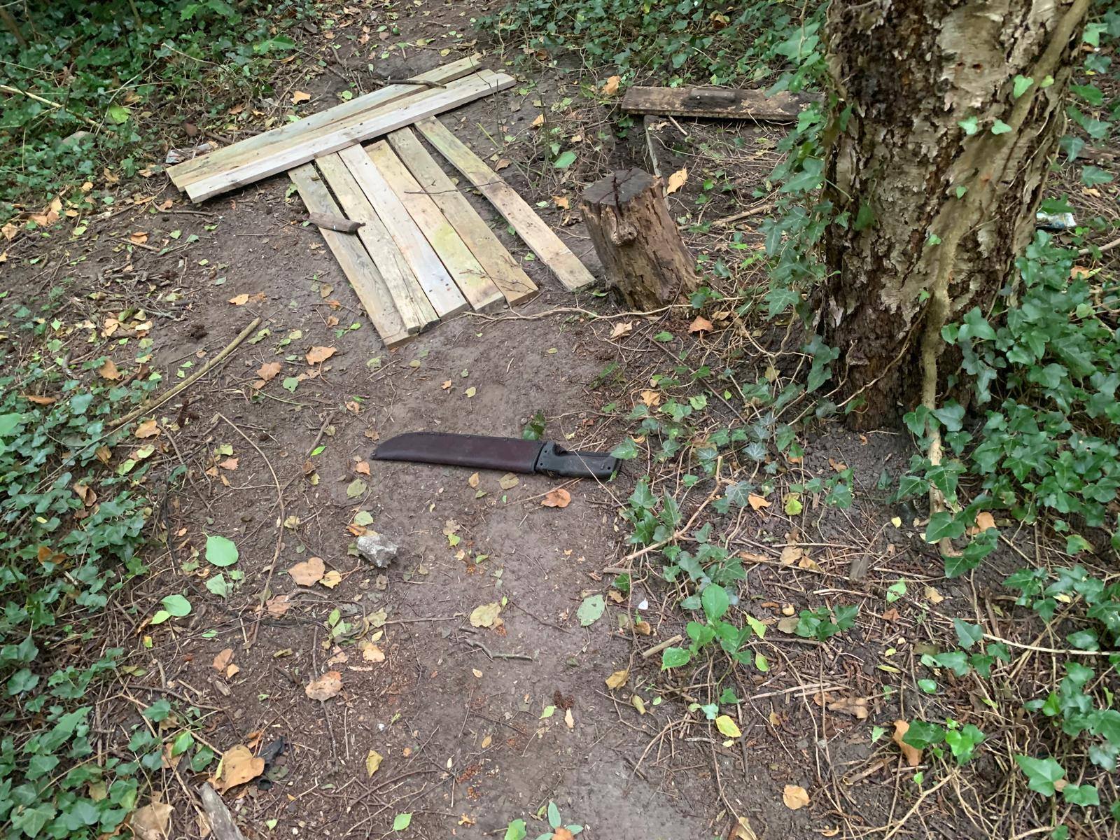 Groot mes aangetroffen door spelende kinderen in Sterrenpark Berkel ...