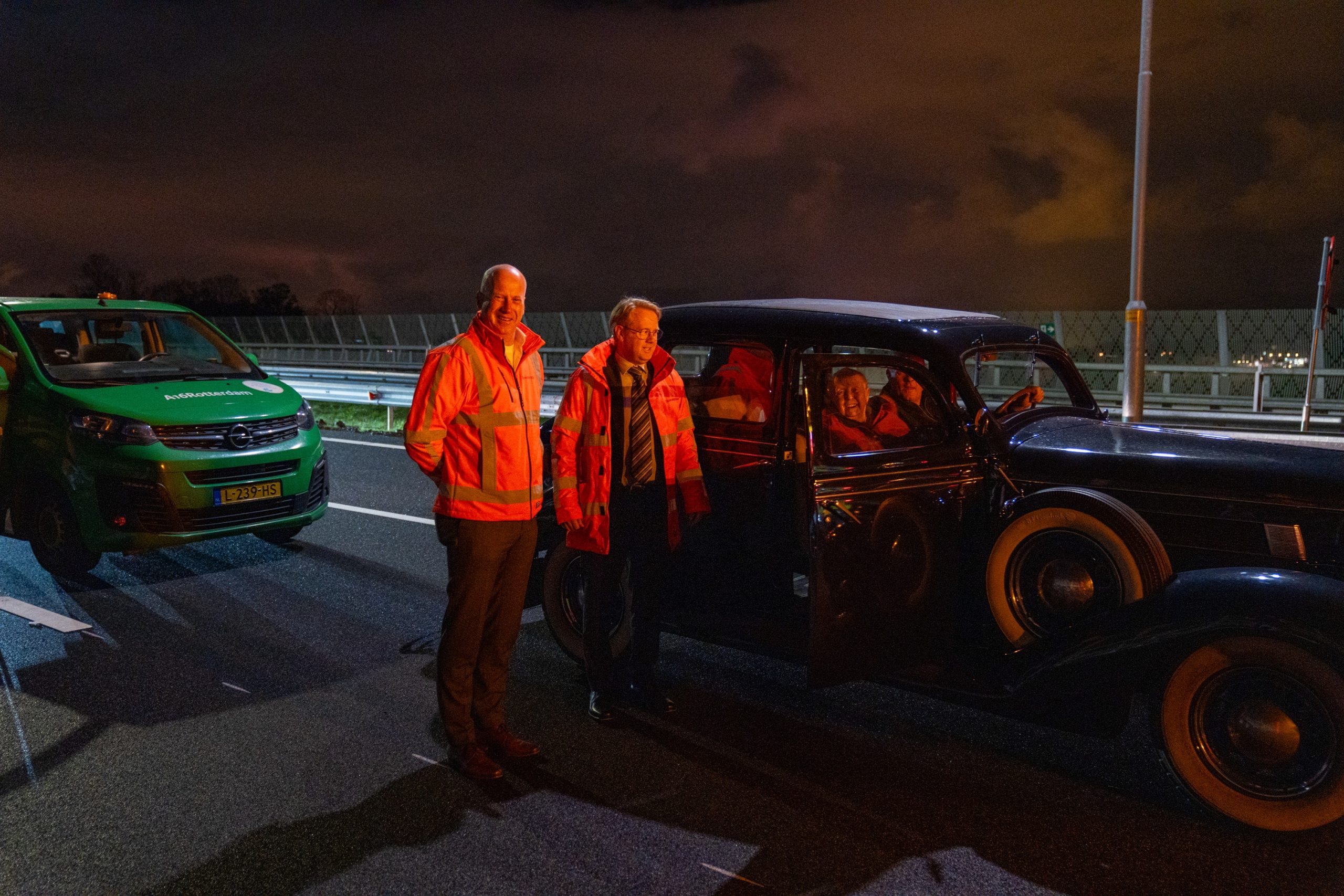 90-jarige Nel Overes opent als eerste de nieuwe A16 Rotterdam - RTV ...